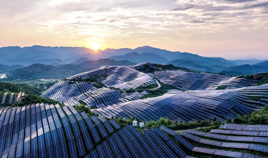 Chasing the sun: China leads global race to build solar power | M&G ...